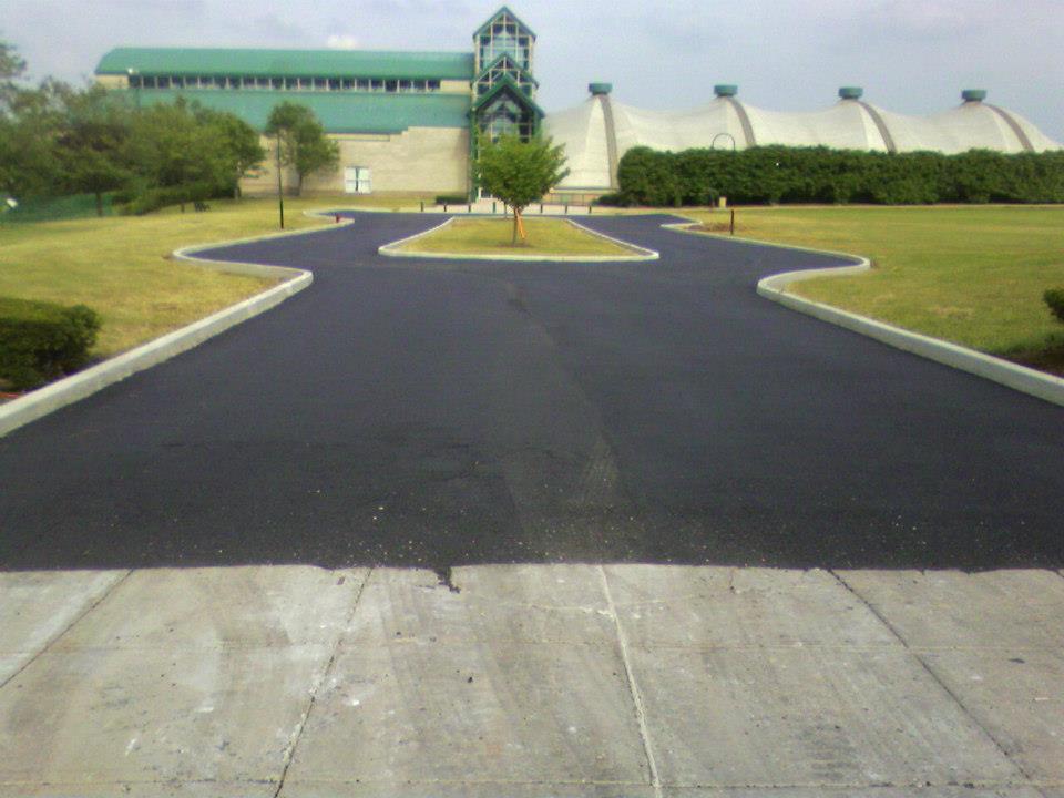 An Asphalt Parking Lot: The Pros and Cons - Testa Asphalt Paving